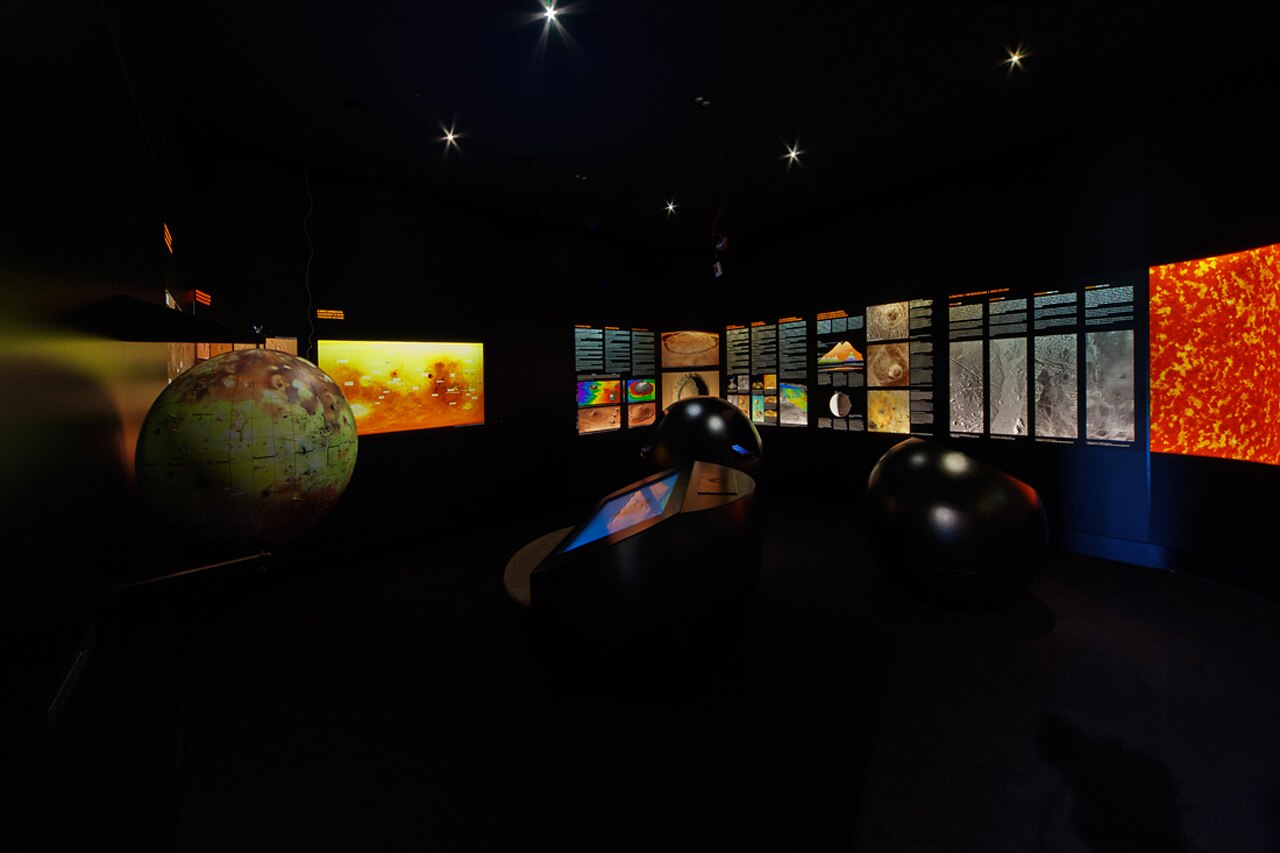 Foldes Architects: Volcano Visitor Center - Domus