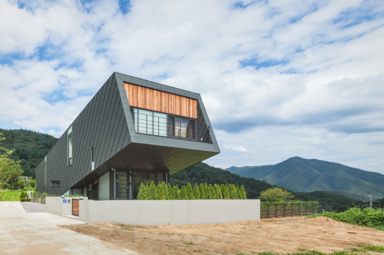 Leaning House - Domus