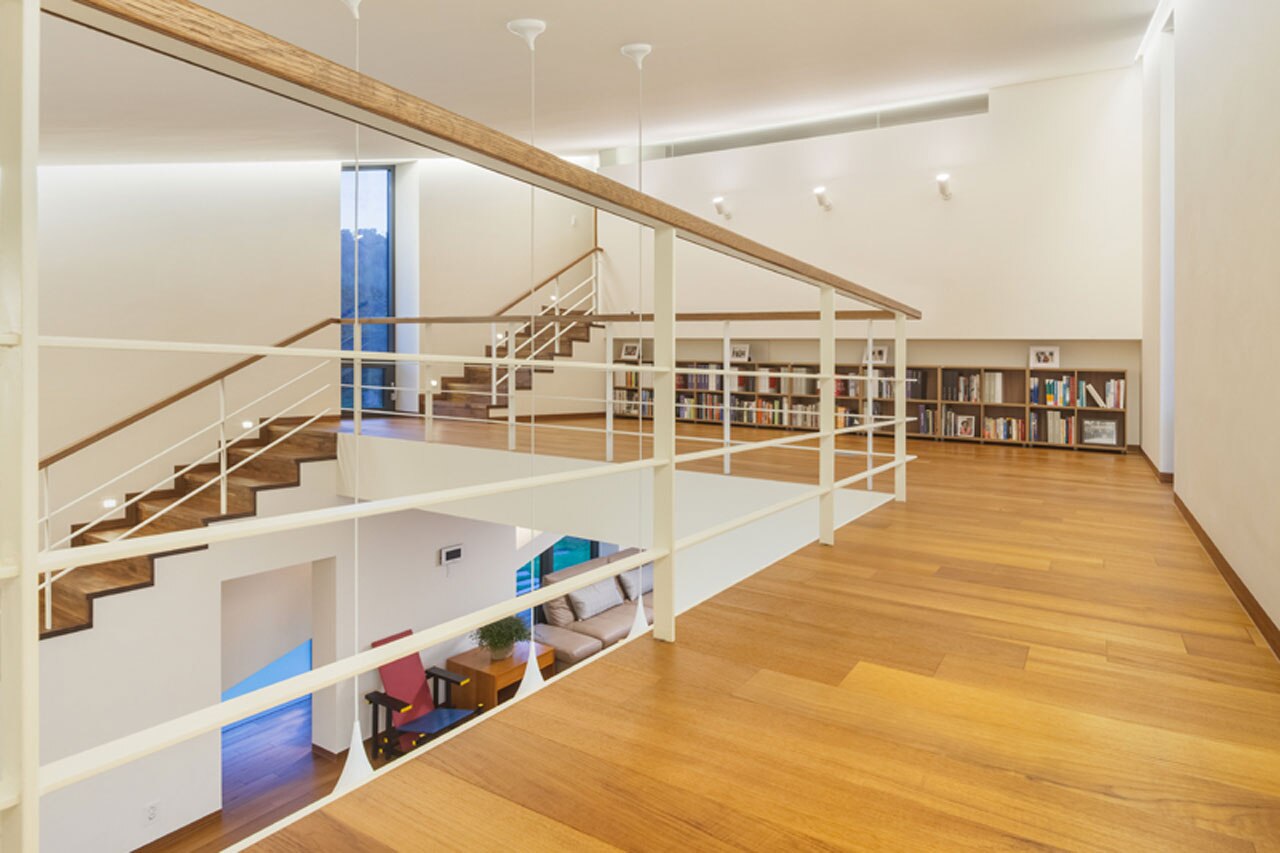 Leaning House - Domus