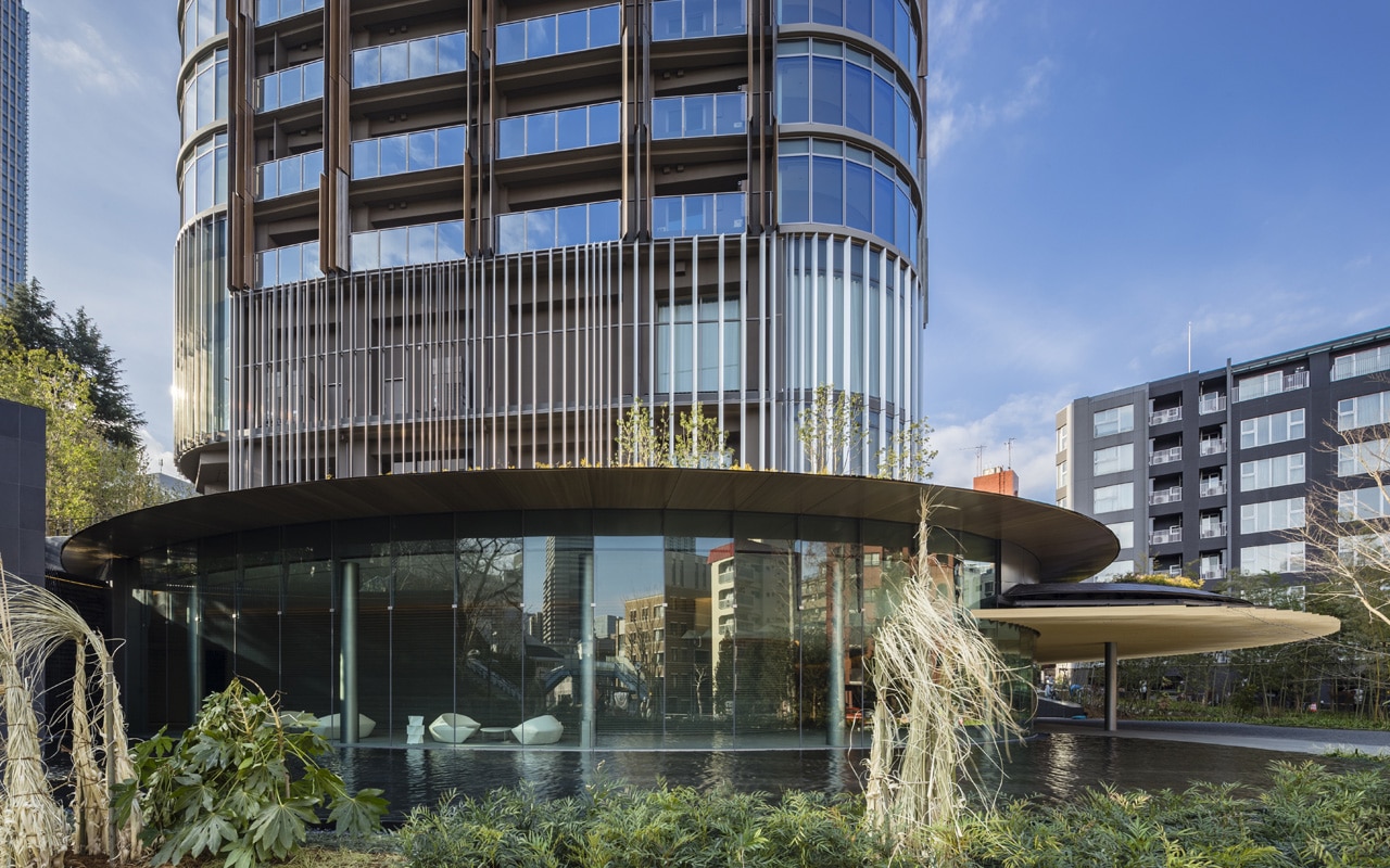 Tokyo. Kengo Kuma completes a tree-inspired tower in glass and ...