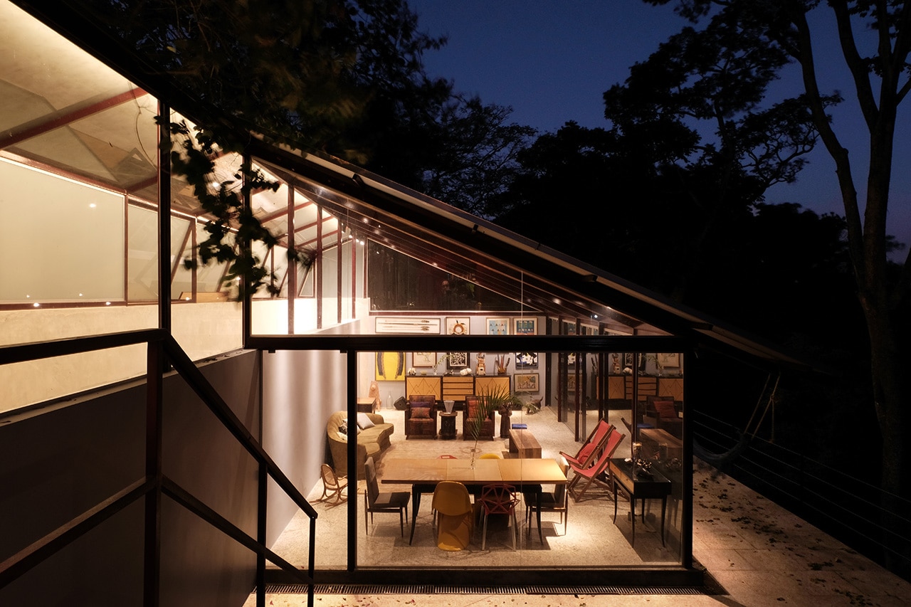 Rio de Janeiro. Carla Juacaba designs a house as a lantern - Domus