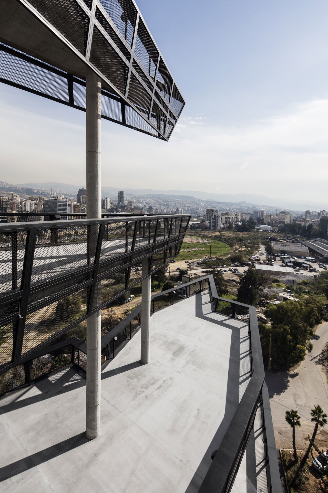 Beirut. Bernard Khoury designs a residential building that foresees the ...