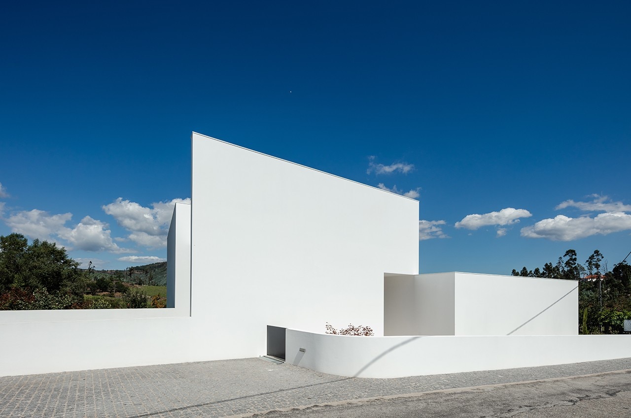Pure white blocks and spatial contradictions define a house in Portugal ...