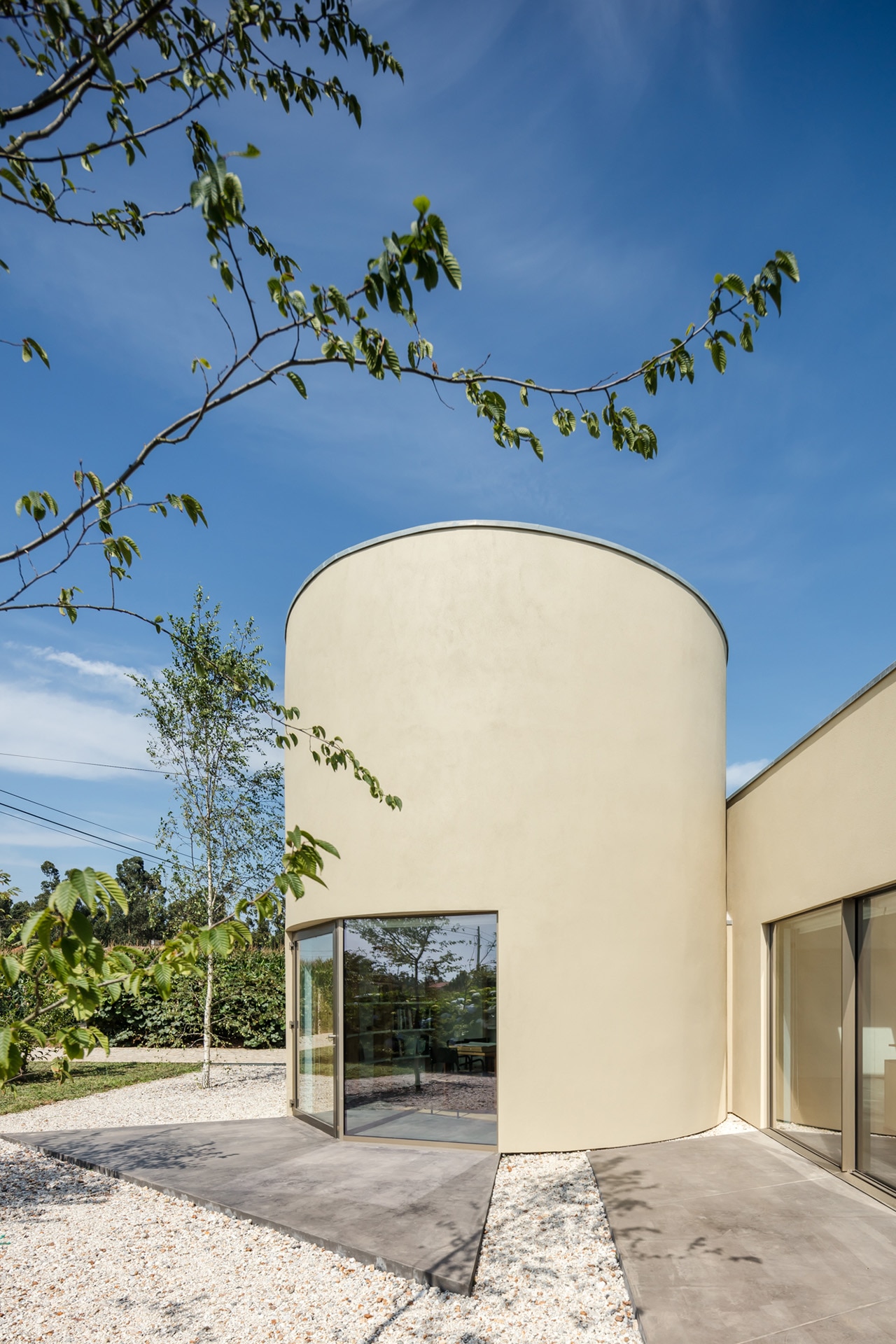 A cube, cuboid and cylinder intersect to create architecture studio in Portugal - Domus