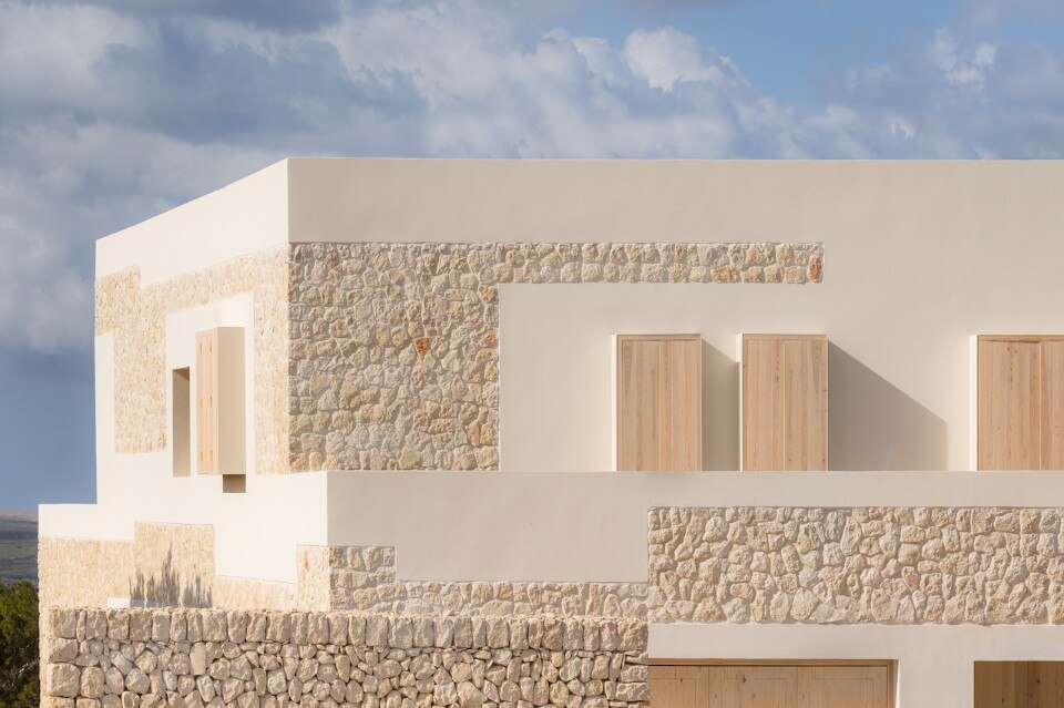 Progetto di architettura di Nomo Studio: una casa di pietra a Minorca