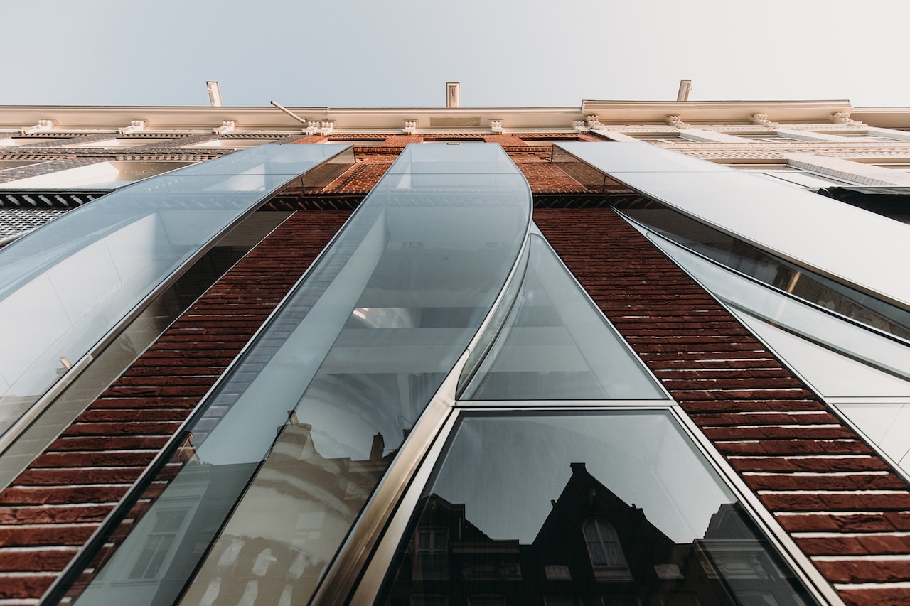 The Looking Glass: the flagship store’s facade by UNStudio is inspired ...