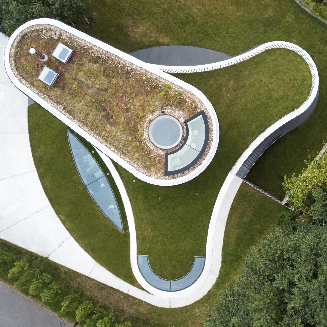 House in Coombe Park by Eldridge London shaped like a fidget spinner