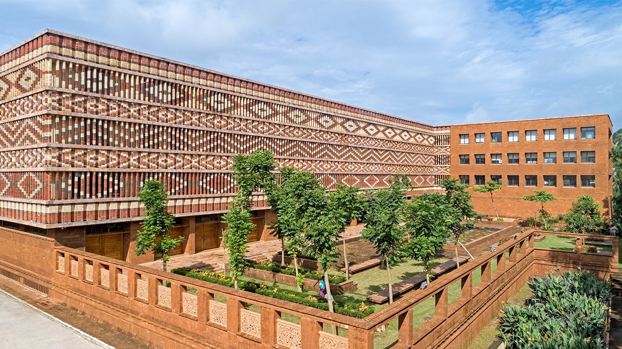 Traditional patterns and local crafts: a civic center in India - Domus