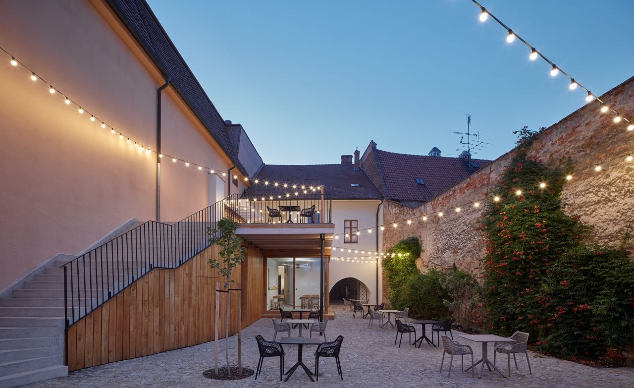 A Reinassance house transformed into a winery with a roof terrace - Domus