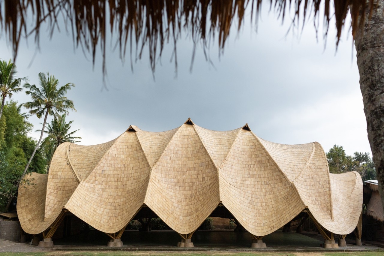 Ibuku builds The Arc, a gym under imposing bamboo arches in Bali
