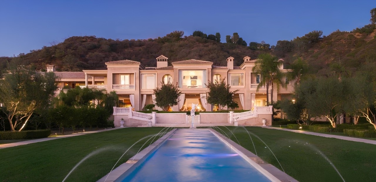 10 legendary estates that nobody wants to buy
