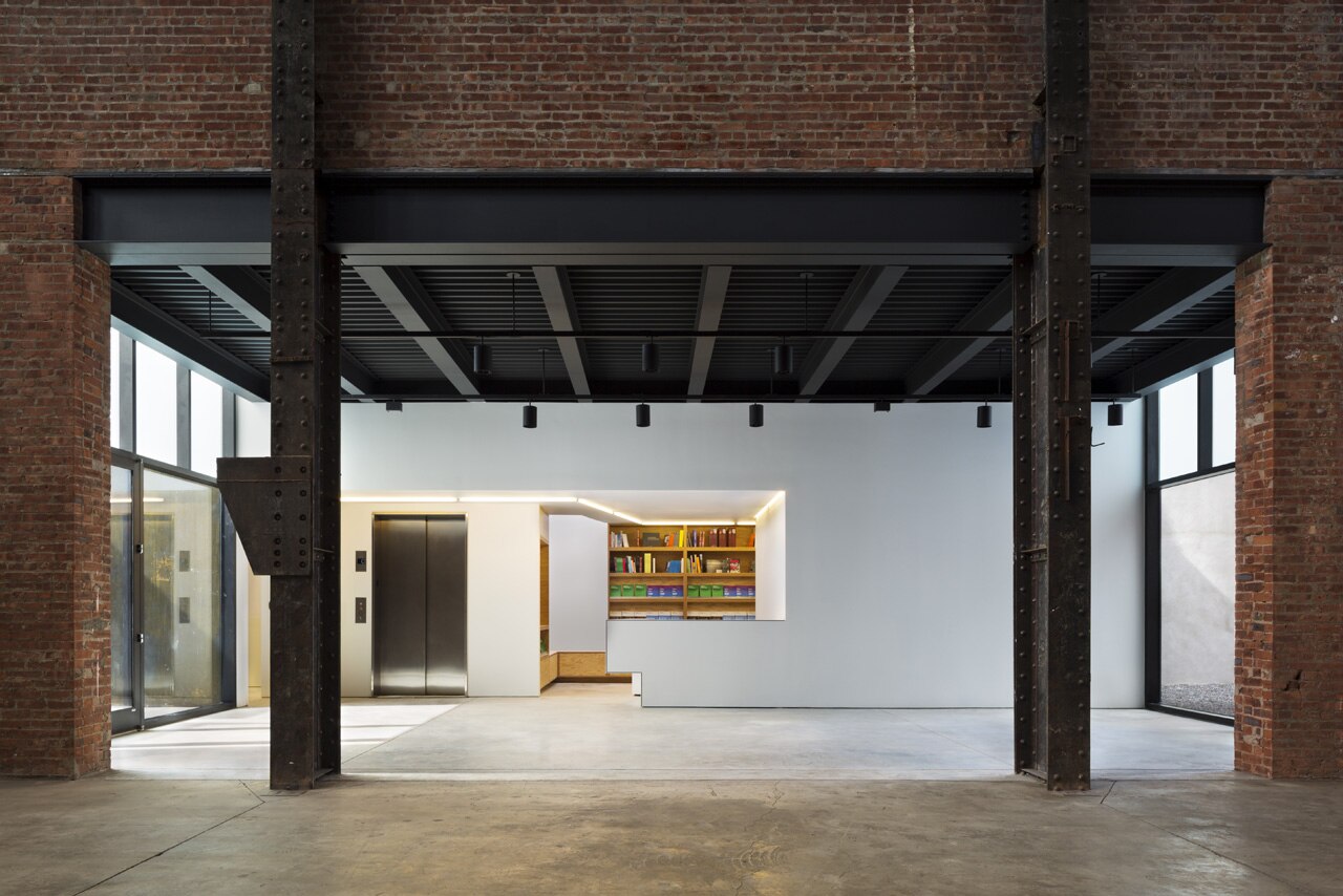 Puddle, pothole, portal - Domus