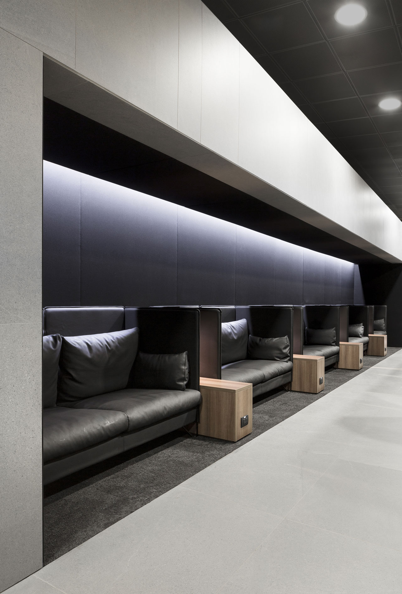 Bogotá. Avianca’s airport lounge by Francesc Rifé Studio
