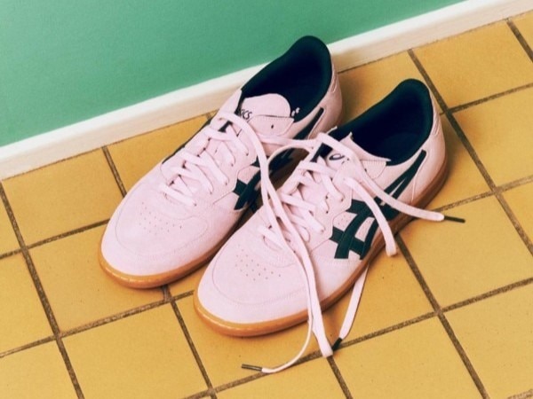 HAY x Asics: the reinventing of the Skyhand OG shoe - Domus