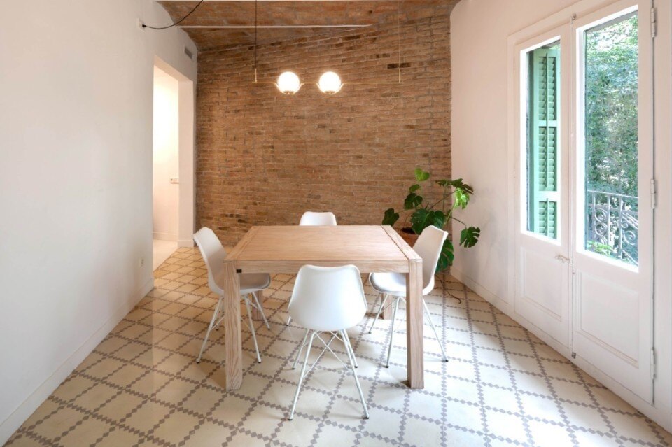 A narrow flat in Barcelona transformed into a versatile space - Domus