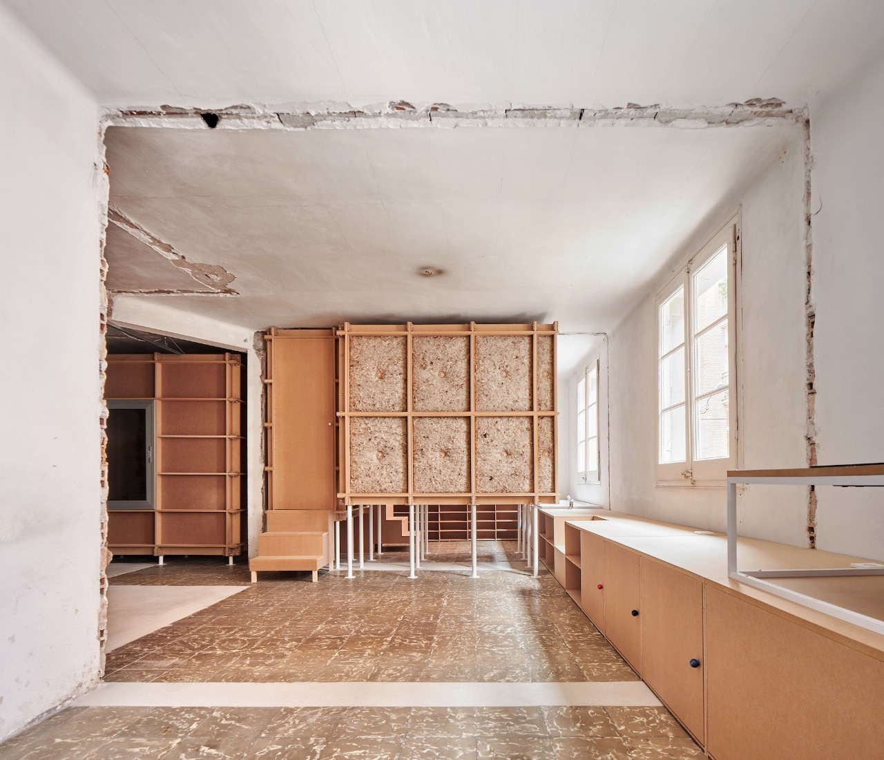 TAKK, architecture studio in Barcelona renovated with 10,000 euros - Domus