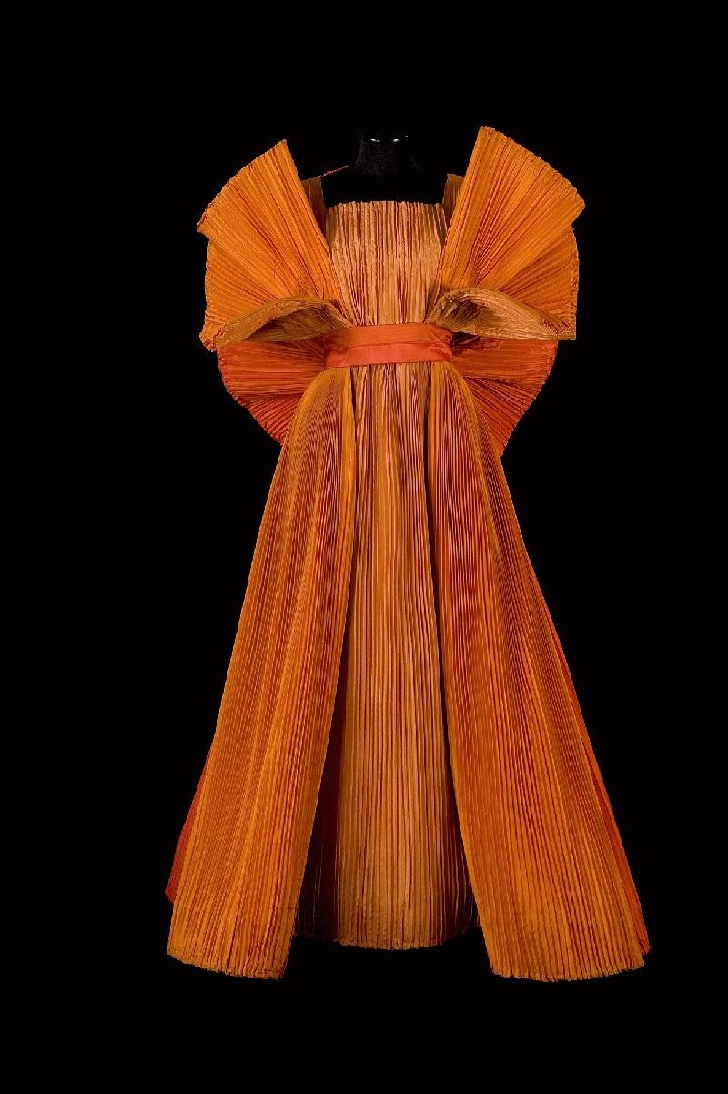 Sovrana Eleganza by Roberto Capucci - Domus