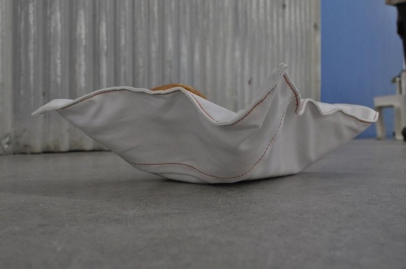 Polka’s flying handkerchief - Domus