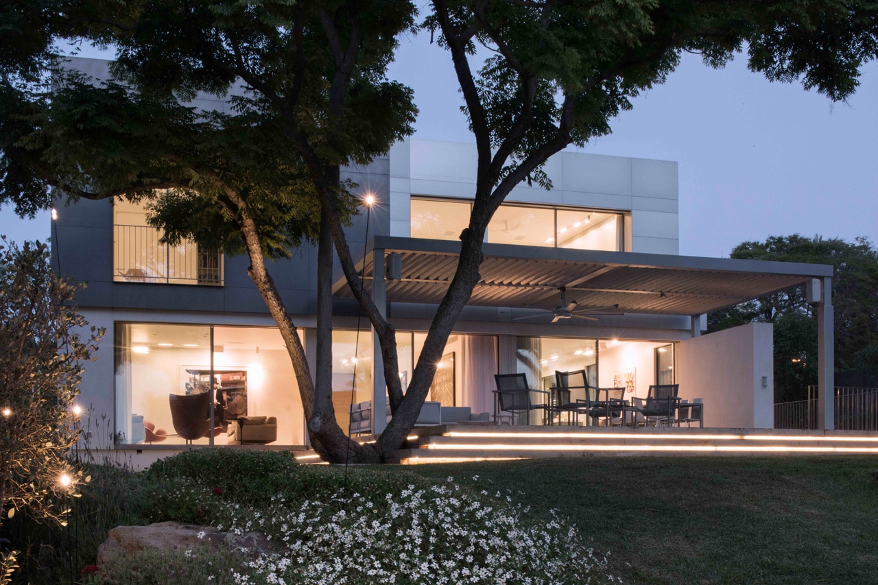 An Aluminum Vested Home - Domus