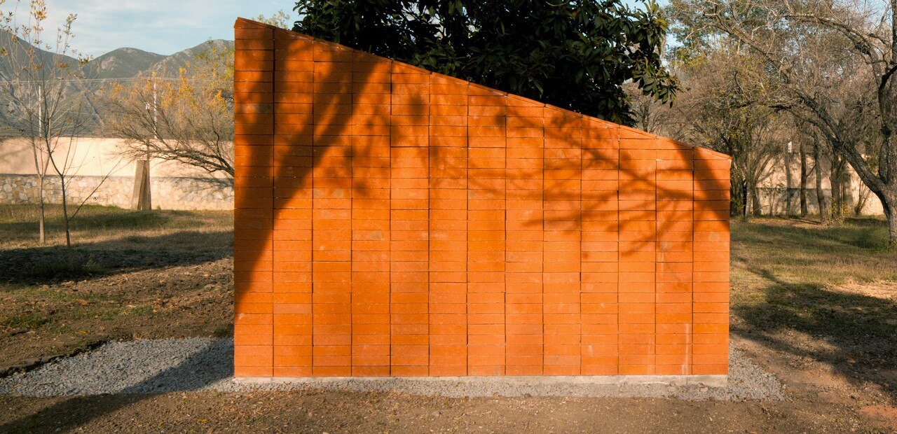 1200 bricks chapel - Domus