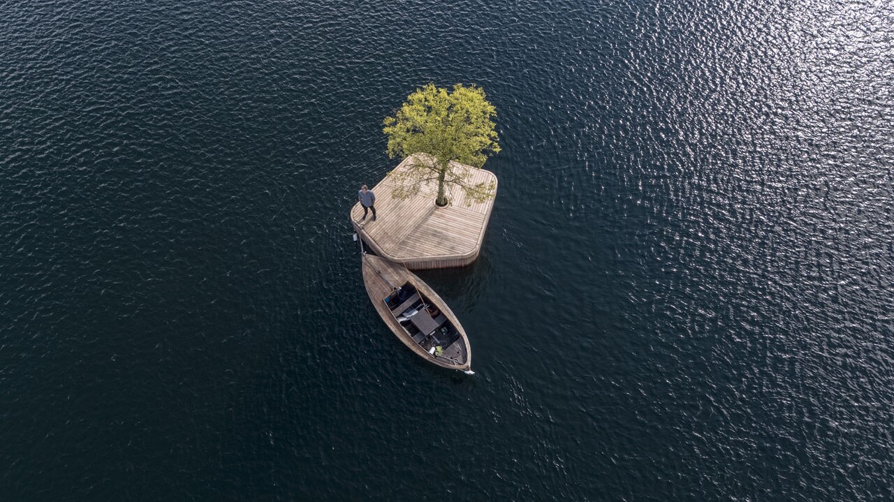 A solitary tree floating in the Copenhagen harbour - Domus