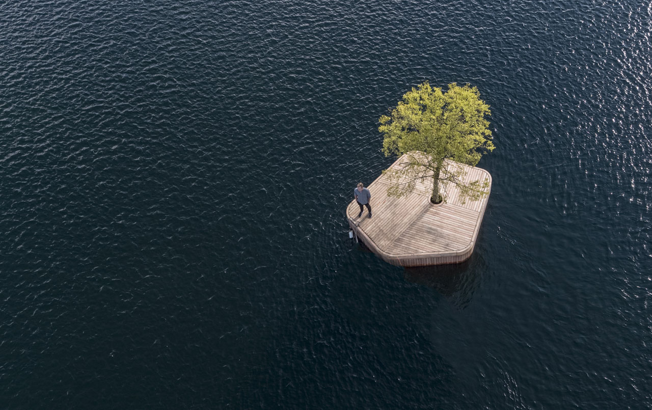 A solitary tree floating in the Copenhagen harbour - Domus