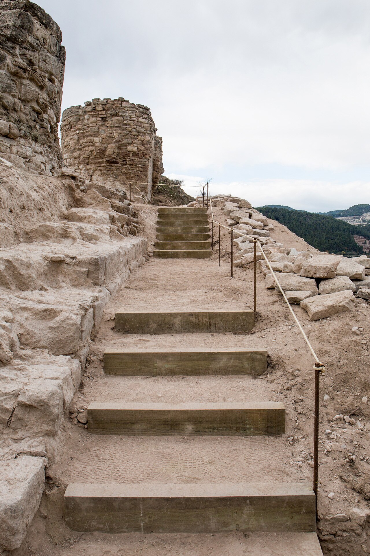 Catalonia. A minimal intervention reactivating the remains of a castle