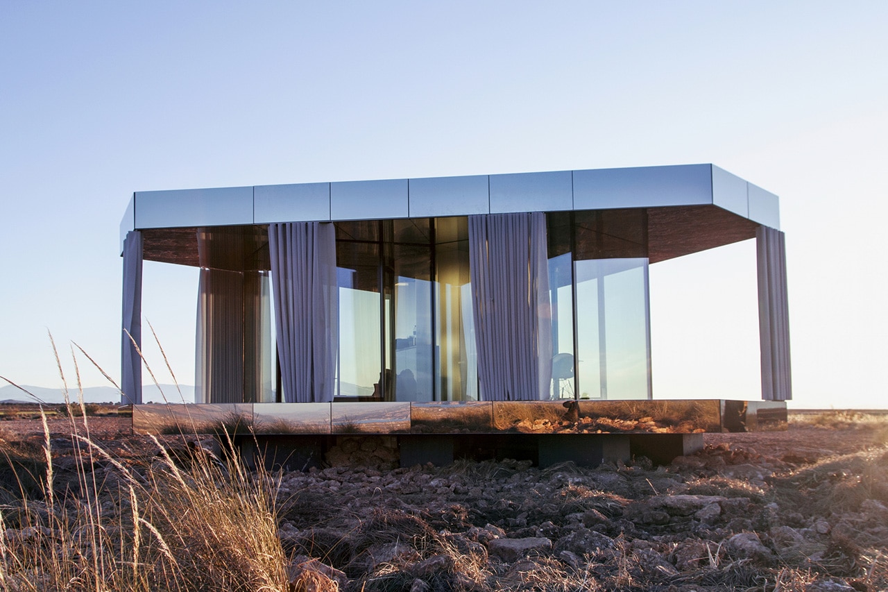 A prototype for a glass house by OFIS arhitekti challenges the Gorafe ...