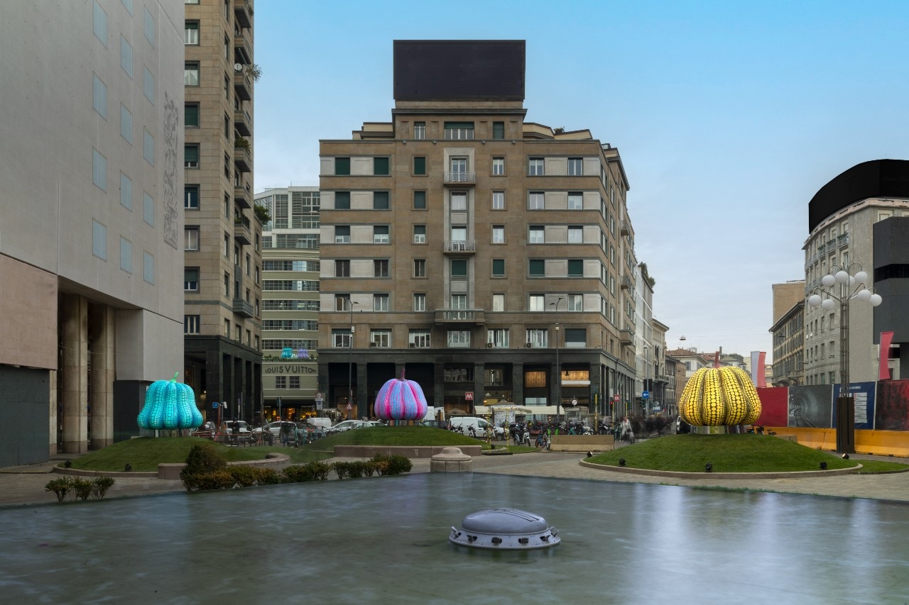 Yayoi Kusama’s pumpkins land in downtown Milan - Domus
