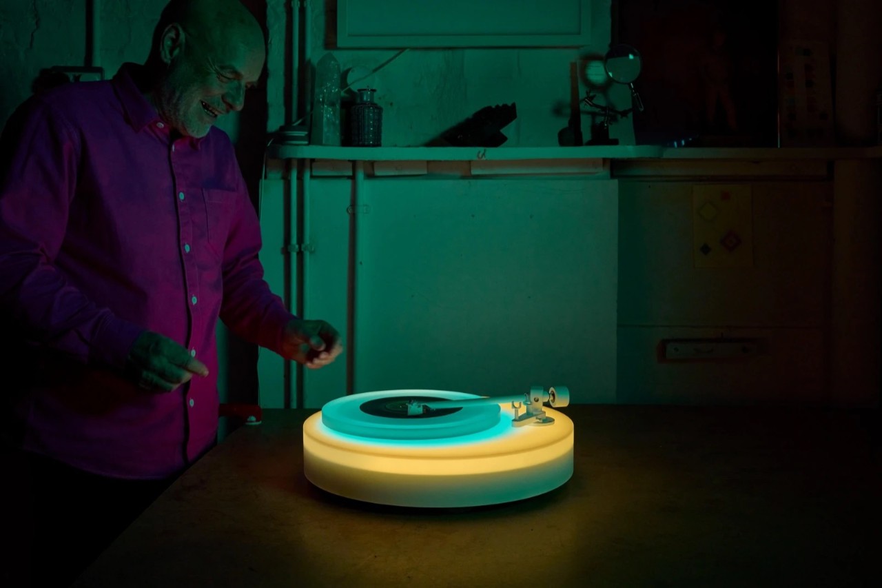 Brian Eno designed another glowing turntable-sculpture - Domus