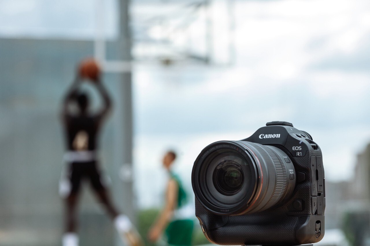 Canon’s new flagship model is a mirrorless camera - Domus