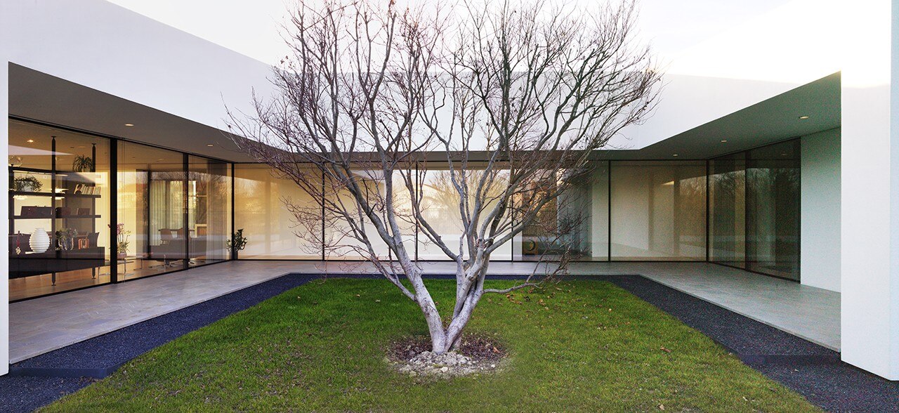 Large windows and thin frames open a house to the countryside