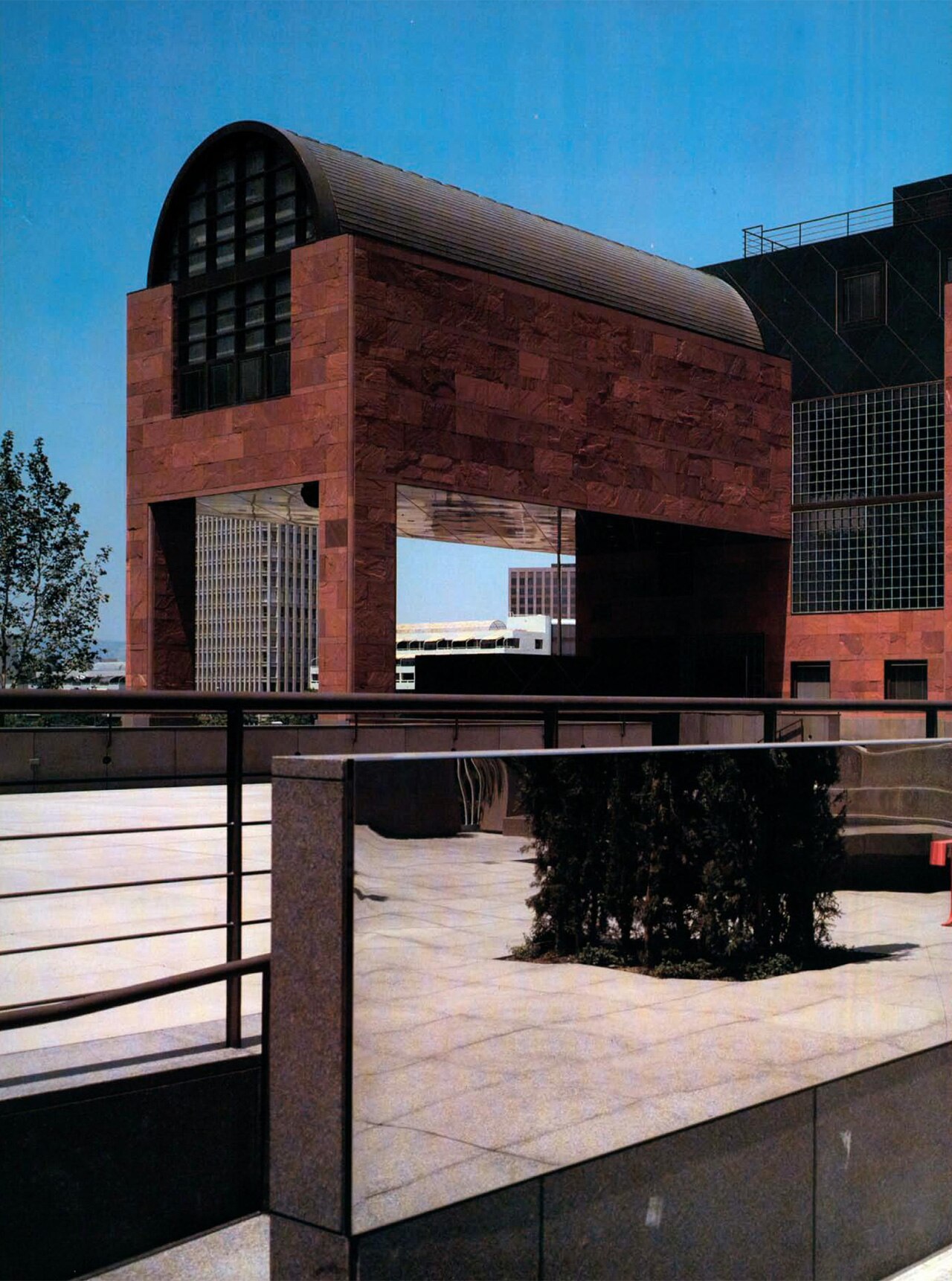 Arata Isozaki: Opere, Biografia e Progetti dell'architetto Arata ...