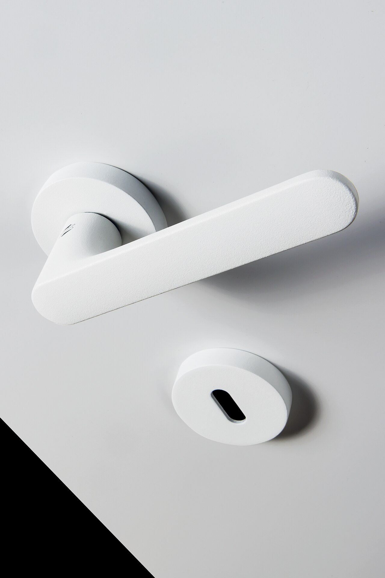 Mood Collection: colourful handles that define rooms - Domus