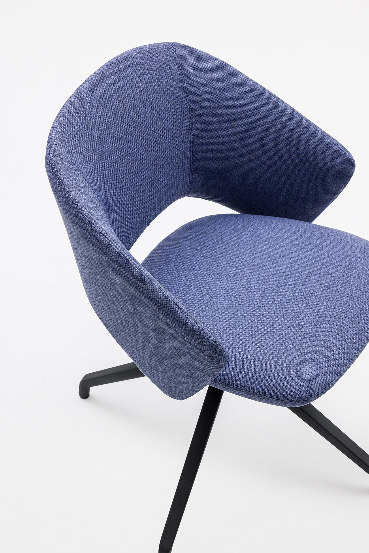 Icon: seating with a transversal character - Domus