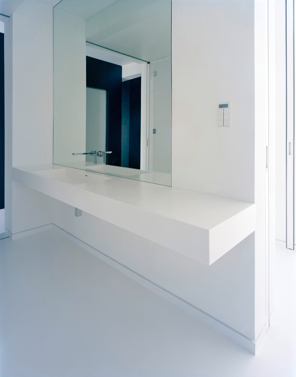 Corian® Solid Surface enhances bright spaces - Domus