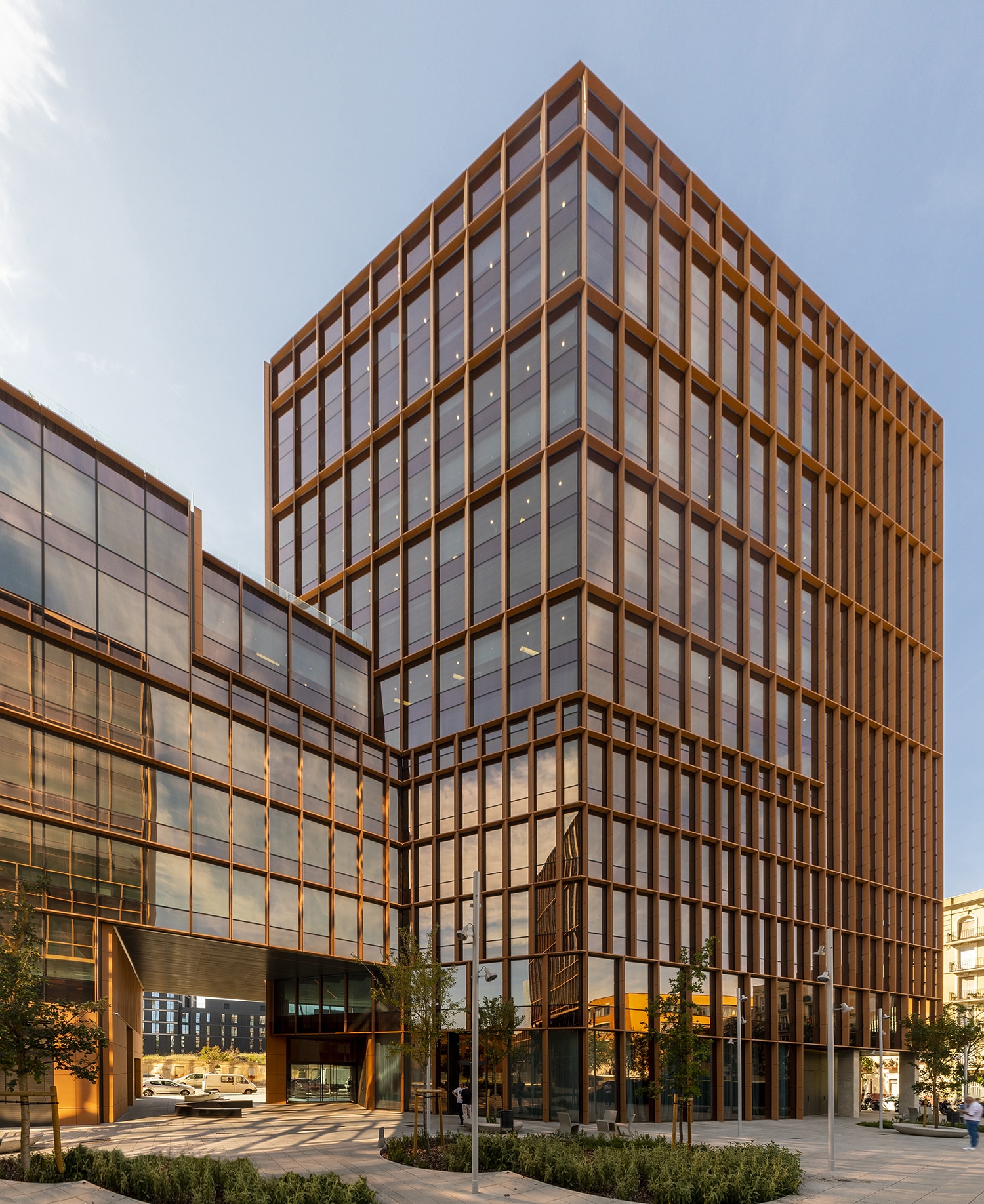 Vetri tailor made per il primo edificio smart in Spagna - Domus