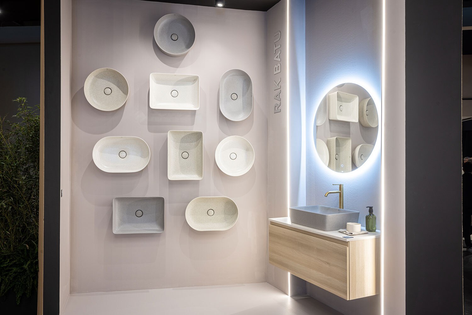Unusual washbasins and tactile materials - Domus