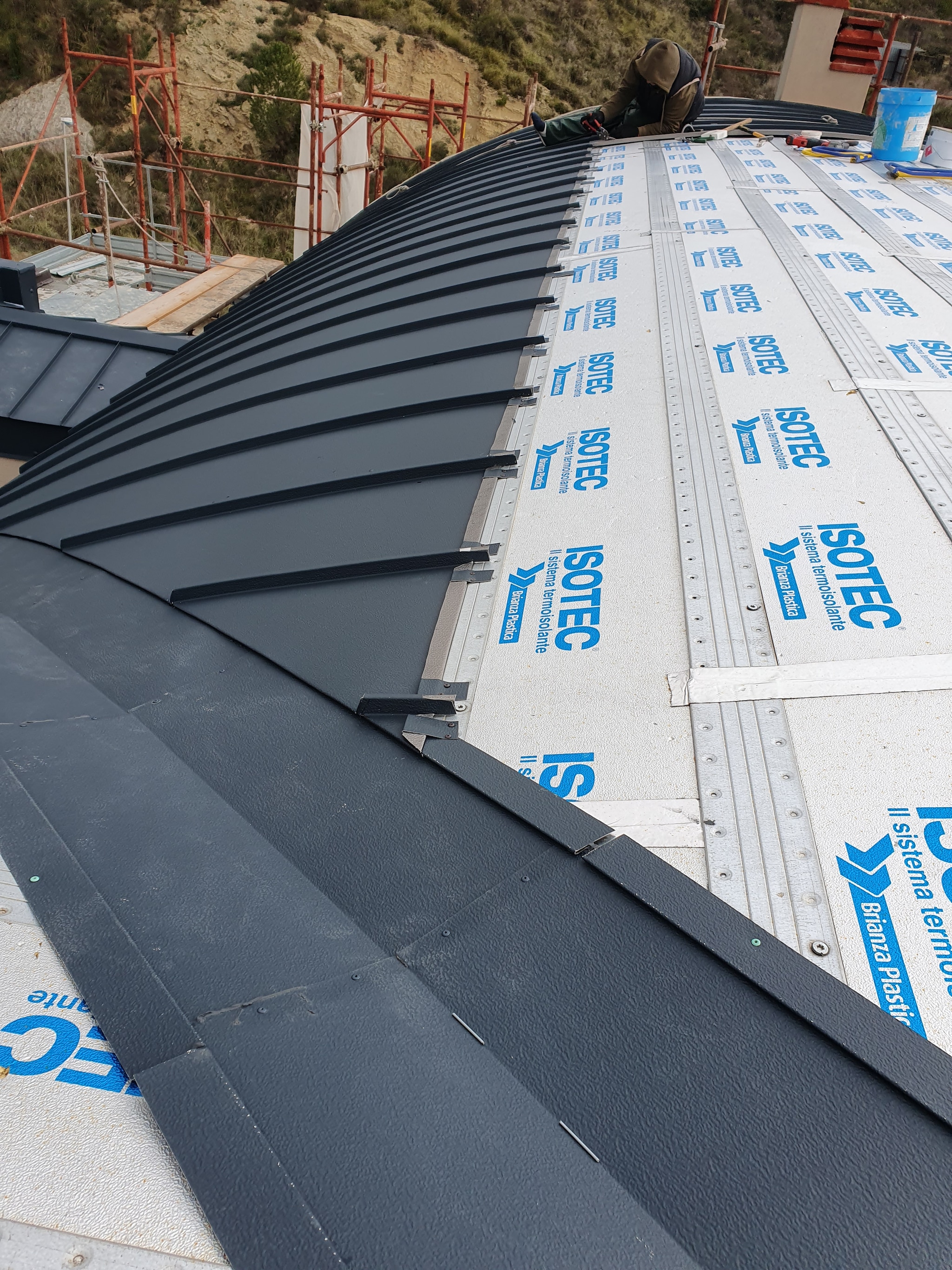 Isotec Linea for a renovated roof in Sicily - Domus