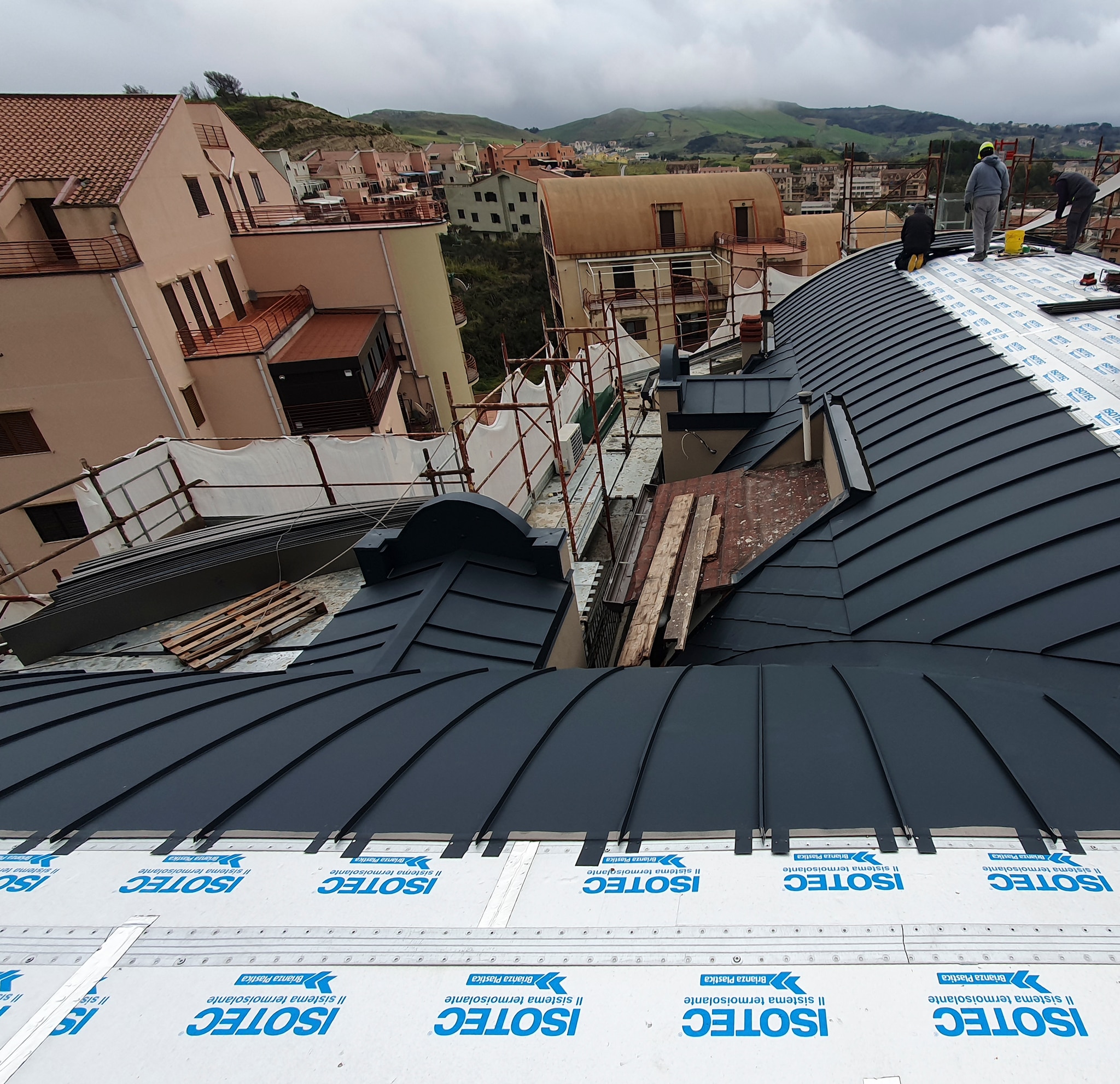 Isotec Linea for a renovated roof in Sicily - Domus