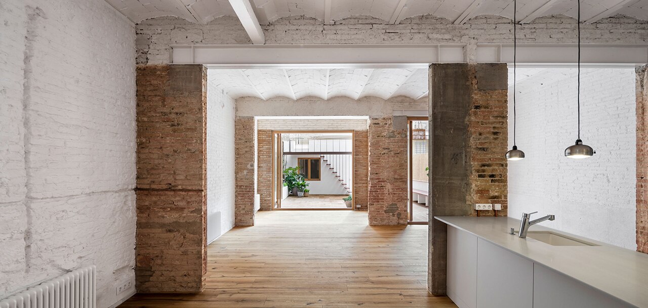 Barcelona. Carles Enrich designs a gallery-house with a patio