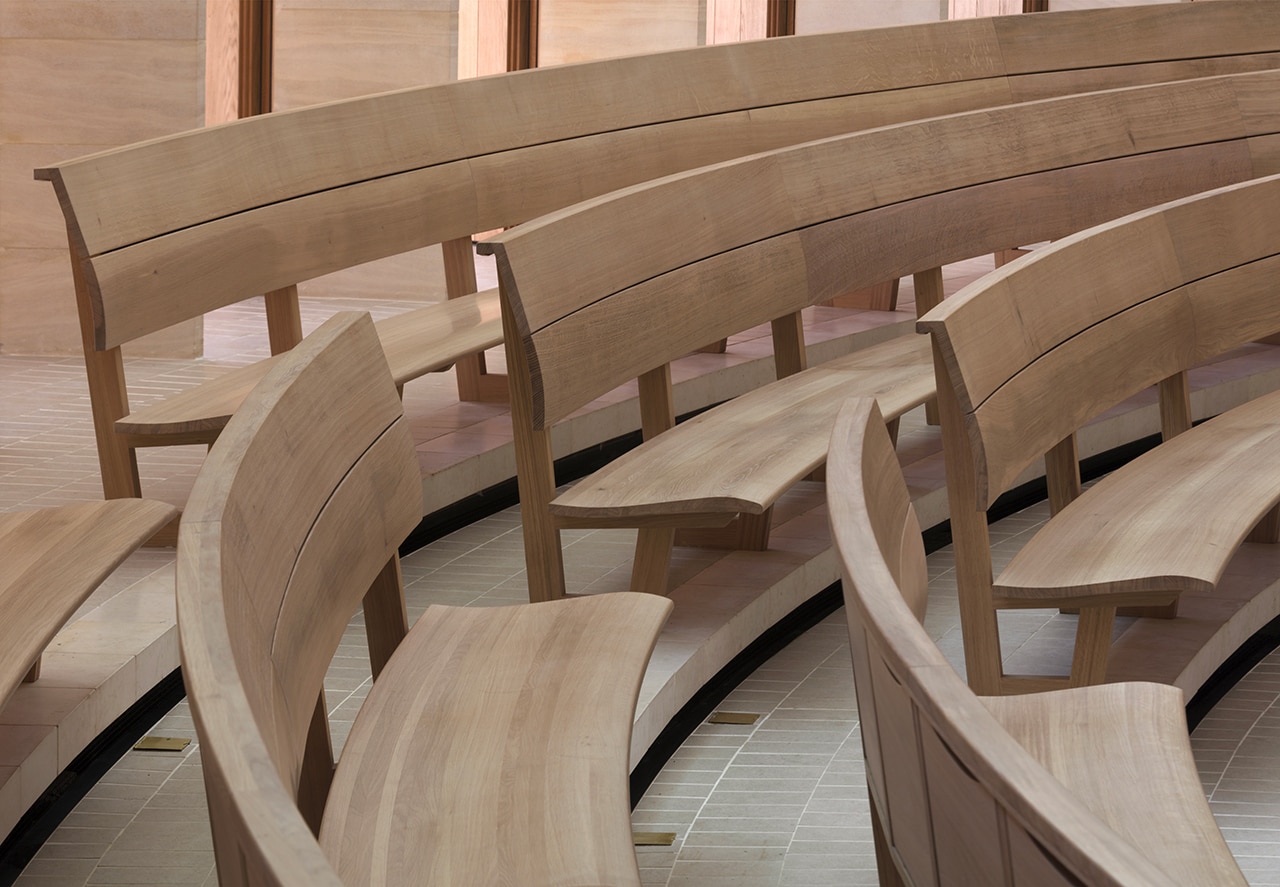 Oxford. Níall McLaughlin Architects designs a stone theater in a garden