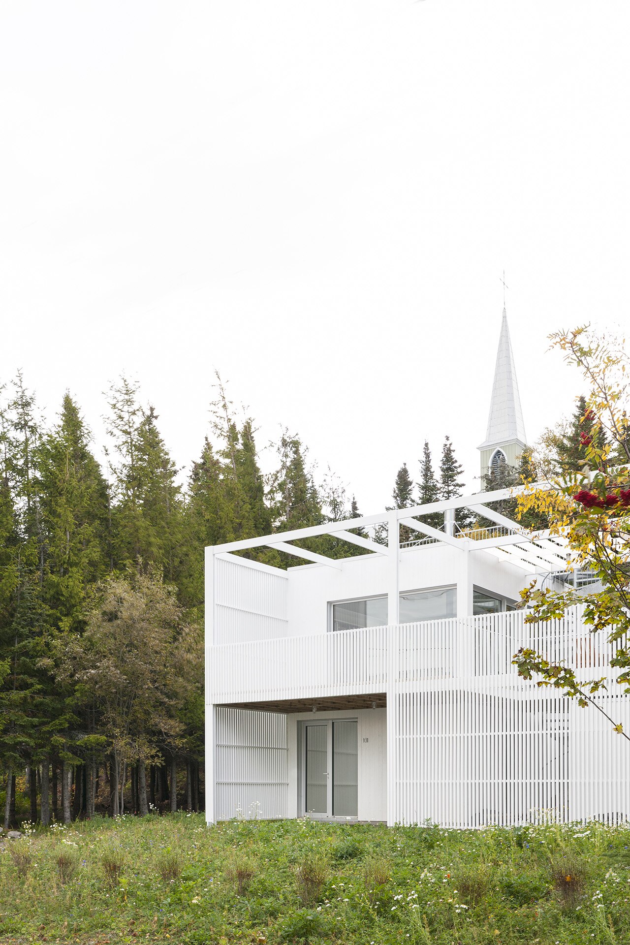 Québec. Atelier Pierre Thibault builds an abstract house in the landscape