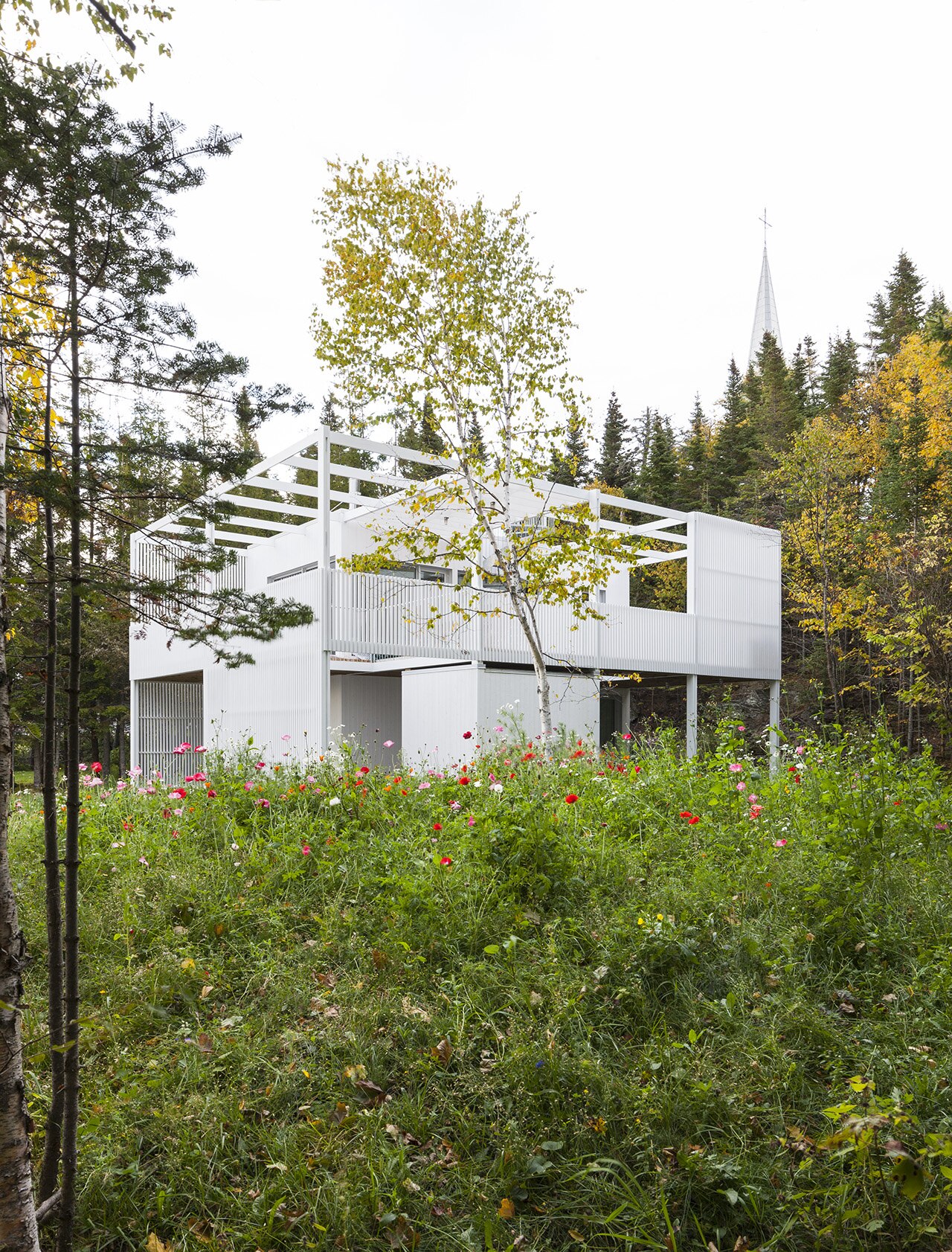 Québec. Atelier Pierre Thibault builds an abstract house in the landscape