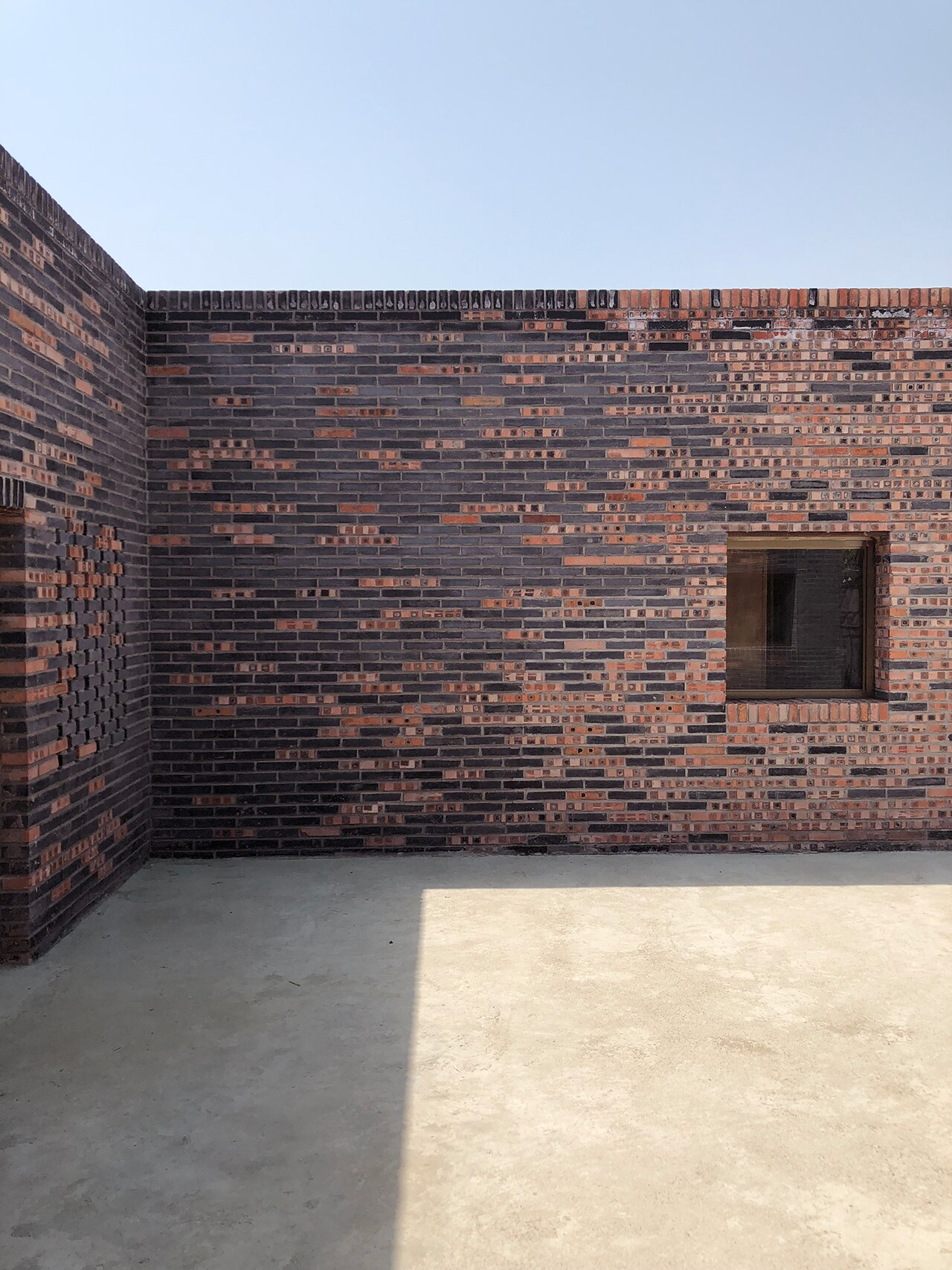 Beijing. A brick courtyard house between modernity and tradition - Domus