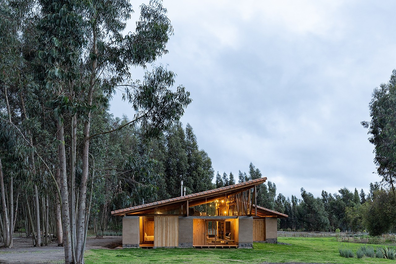 Rama Estudio designs a rammed earth house in the countryside of Ecuador