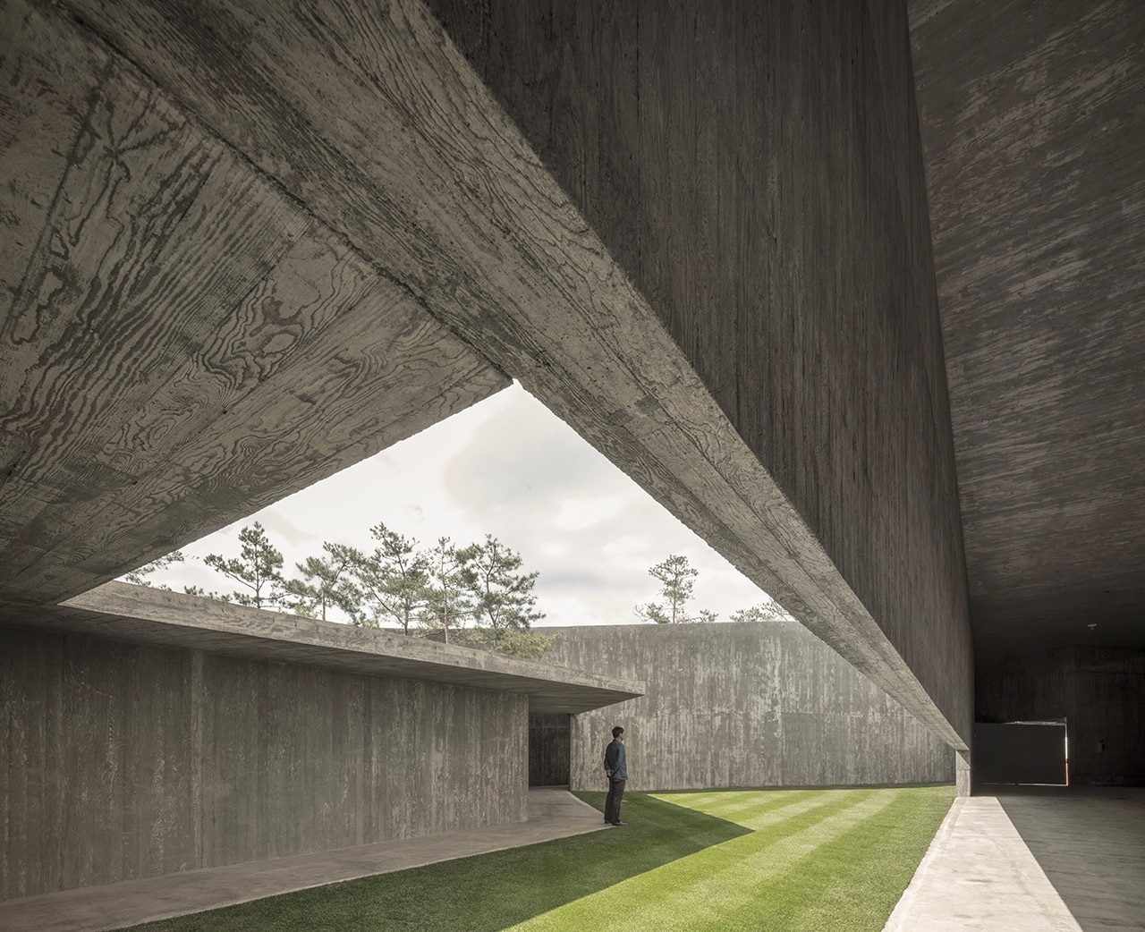 Art, nature and religion: three concrete buildings by Álvaro Siza in ...