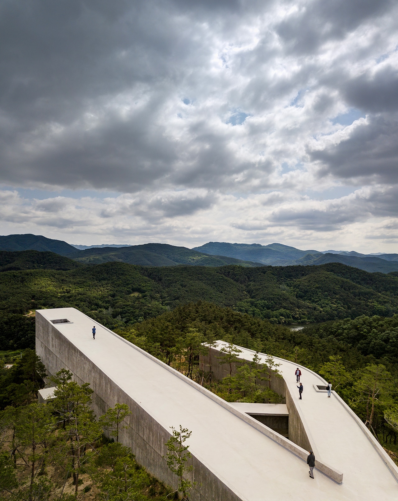 Art, nature and religion: three concrete buildings by Álvaro Siza in ...
