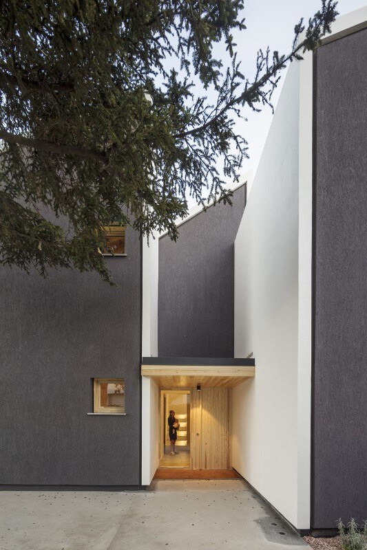 Fragmented blocks create a welcoming house near Barcelona - Domus