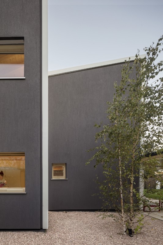 Fragmented blocks create a welcoming house near Barcelona - Domus